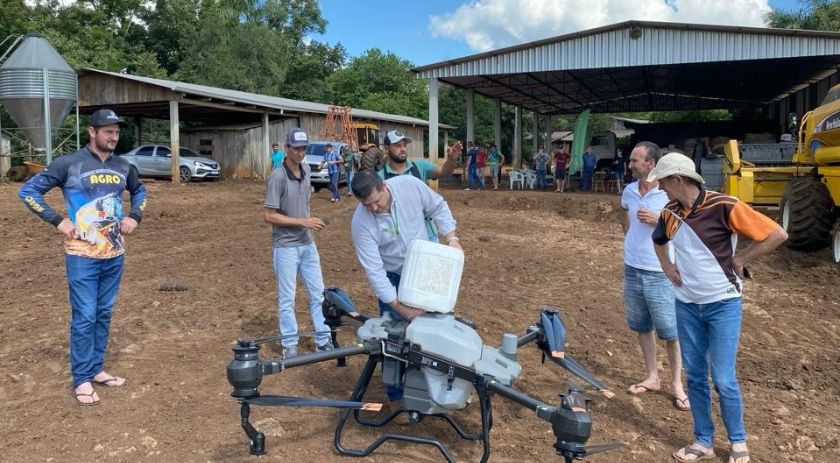 Dia de Campo abordou pulverização com drones