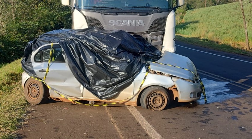Casal morre e trágico acidente entre carro e carreta na BR 1